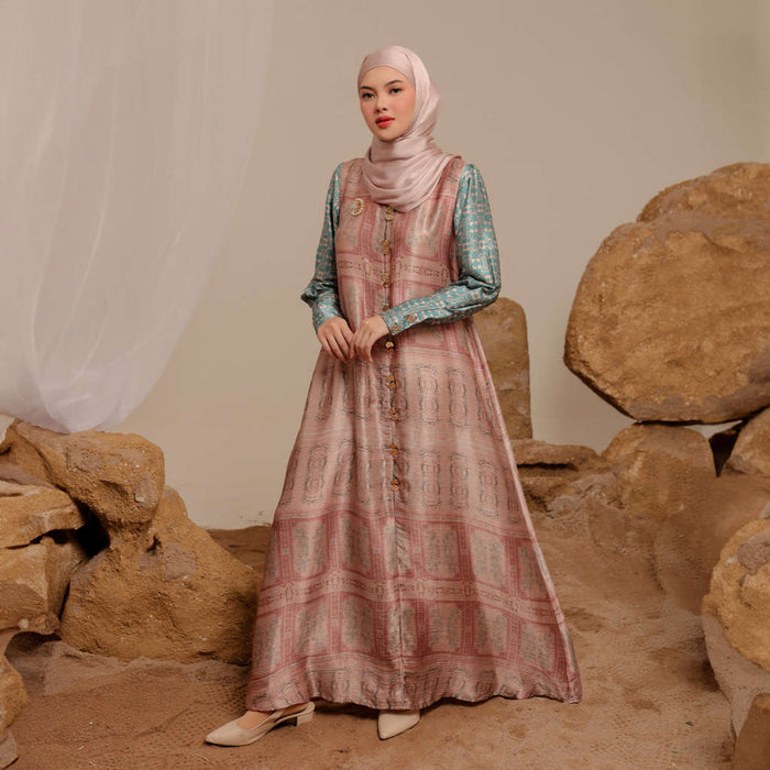 Shi by Shireen